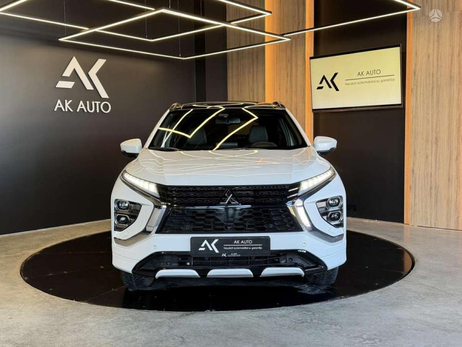 White Mitsubishi Eclipse Cross 2021 in Kaunas, with an engine capacity of 2.36 L and mileage of 68 thousand km for 21990 €, photo 4 on AUTOMOTO.COM.LV