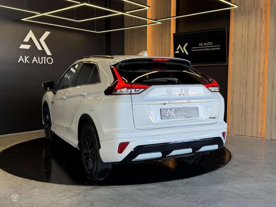 White Mitsubishi Eclipse Cross 2021 in Kaunas, with an engine capacity of 2.36 L and mileage of 68 thousand km for 21990 €, photo 8 on AUTOMOTO.COM.LV