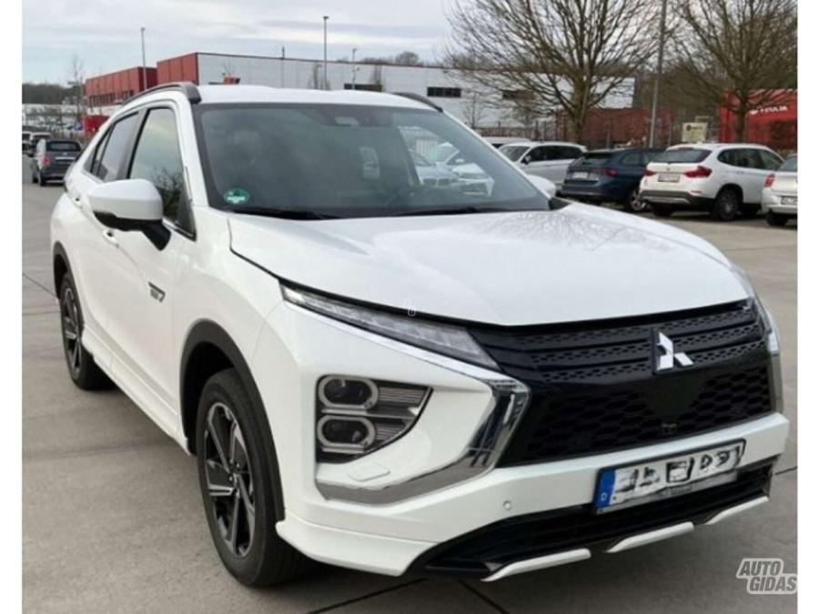 White Mitsubishi Eclipse Cross 2022 in Kaunas, with an engine capacity of 2.40 L and mileage of 14 thousand km for 28570 €, photo 2 on AUTOMOTO.COM.LV