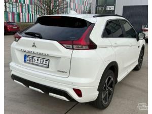 White Mitsubishi Eclipse Cross 2022 in Kaunas, with an engine capacity of 2.40 L and mileage of 14 thousand km for 28570 €, photo 3 on AUTOMOTO.COM.LV