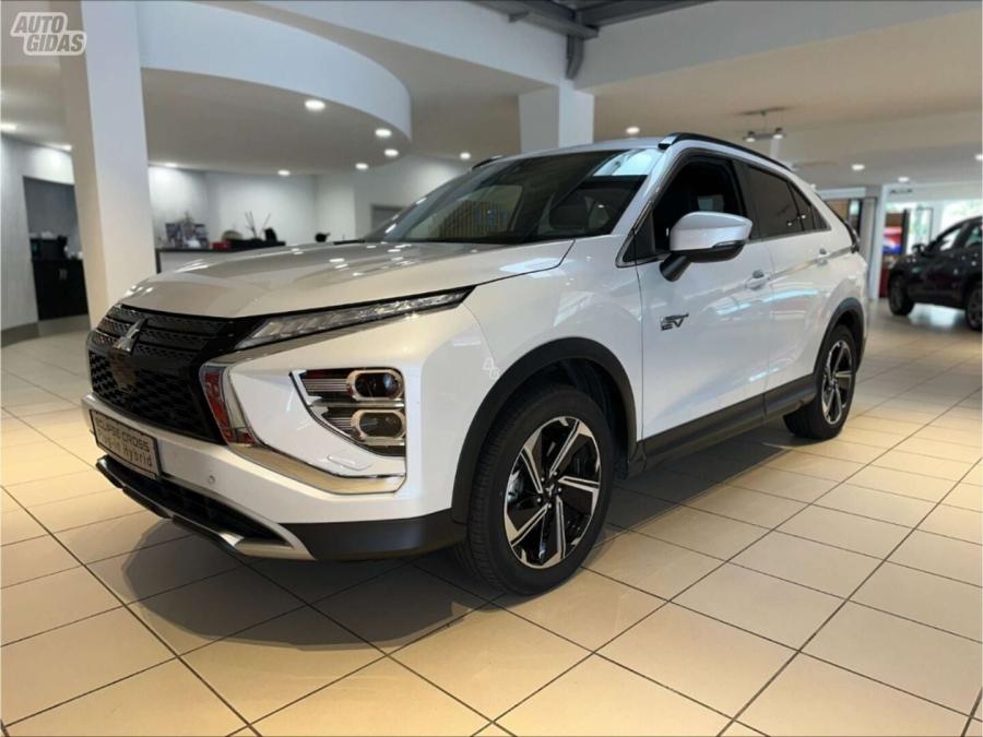 White Mitsubishi Eclipse Cross 2022 in Kaunas, with an engine capacity of 2.40 L and mileage of 26 thousand km for 26210 €, photo 1 on AUTOMOTO.COM.LV