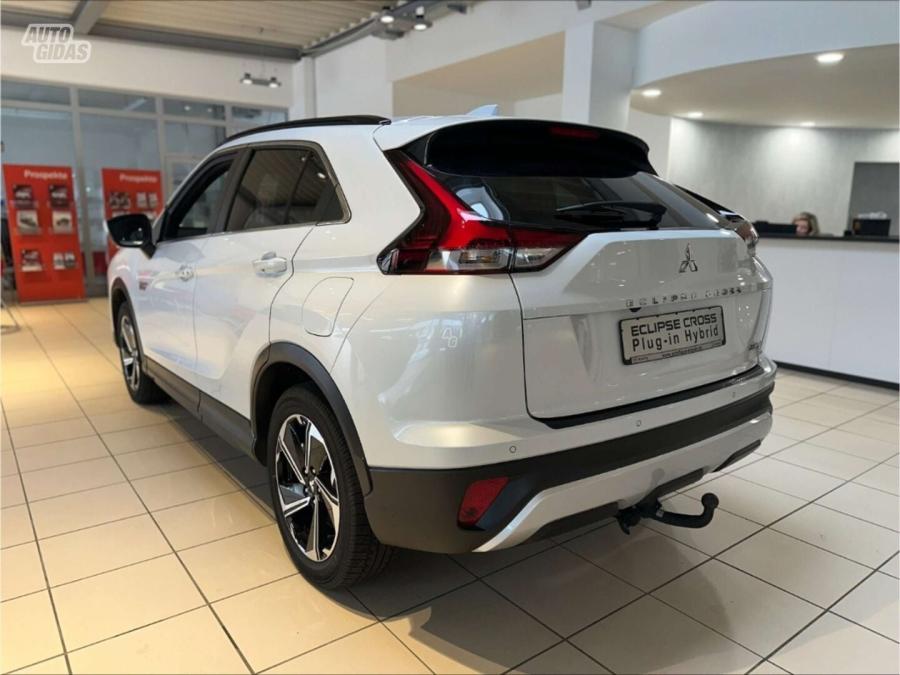 White Mitsubishi Eclipse Cross 2022 in Kaunas, with an engine capacity of 2.40 L and mileage of 26 thousand km for 26210 €, photo 2 on AUTOMOTO.COM.LV