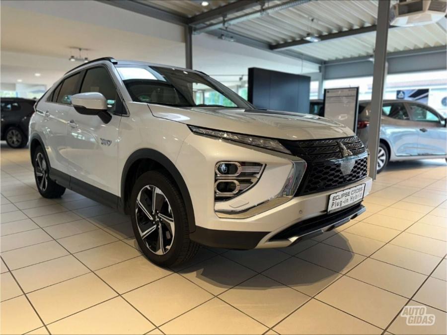 White Mitsubishi Eclipse Cross 2022 in Kaunas, with an engine capacity of 2.40 L and mileage of 26 thousand km for 26210 €, photo 4 on AUTOMOTO.COM.LV
