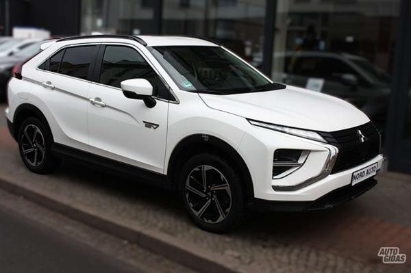 White Mitsubishi Eclipse Cross 2022 in Kaunas, with an engine capacity of 2.40 L and mileage of 57 thousand km for 22369 €, photo 5 on AUTOMOTO.COM.LV