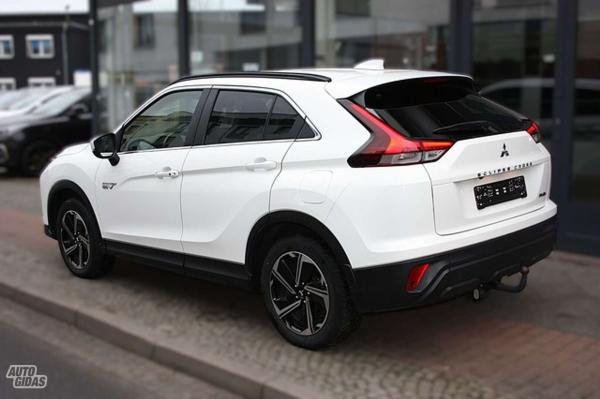 White Mitsubishi Eclipse Cross 2022 in Kaunas, with an engine capacity of 2.40 L and mileage of 57 thousand km for 22369 €, photo 8 on AUTOMOTO.COM.LV