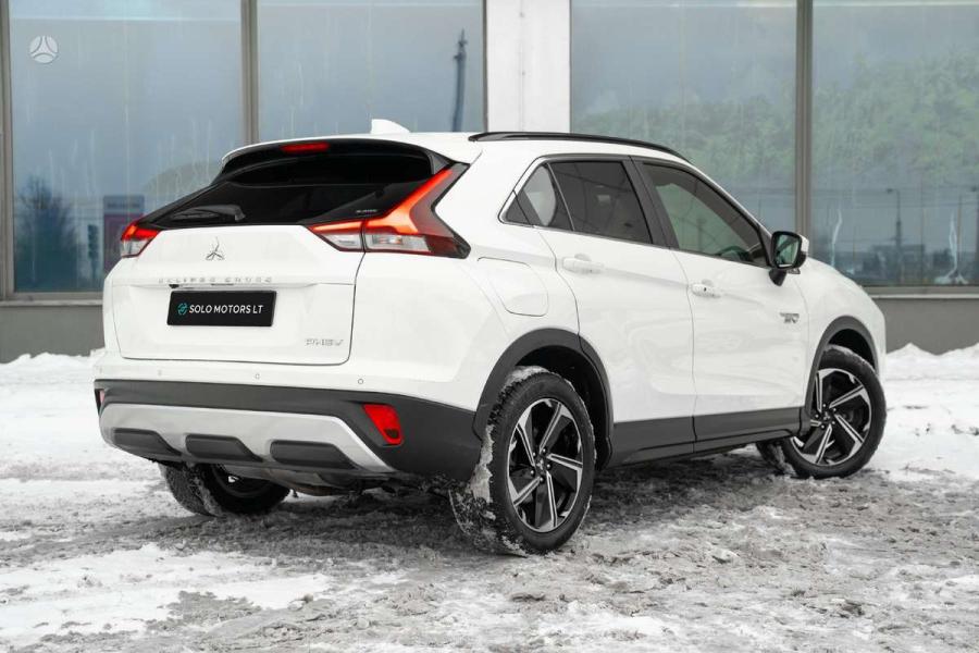 Balts Mitsubishi Eclipse Cross 2022 Viļņa, ar dzinēja tilpumu 2.36 L un nobraukumu 40 tūkst. km par 21950 €, foto 4 vietnē AUTOMOTO.COM.LV