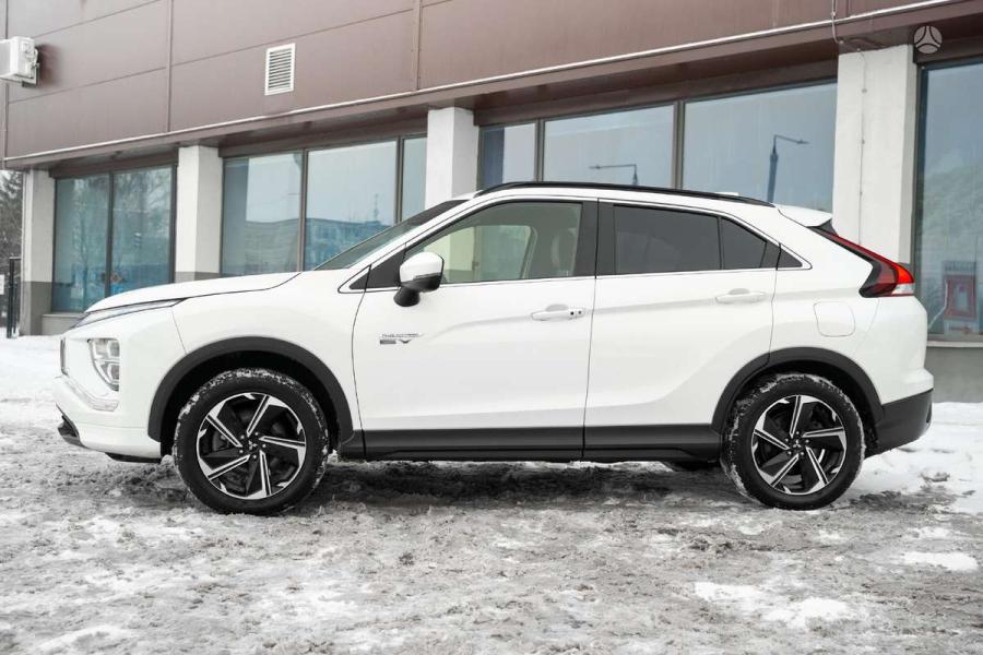 Balts Mitsubishi Eclipse Cross 2022 Viļņa, ar dzinēja tilpumu 2.36 L un nobraukumu 40 tūkst. km par 21950 €, foto 6 vietnē AUTOMOTO.COM.LV