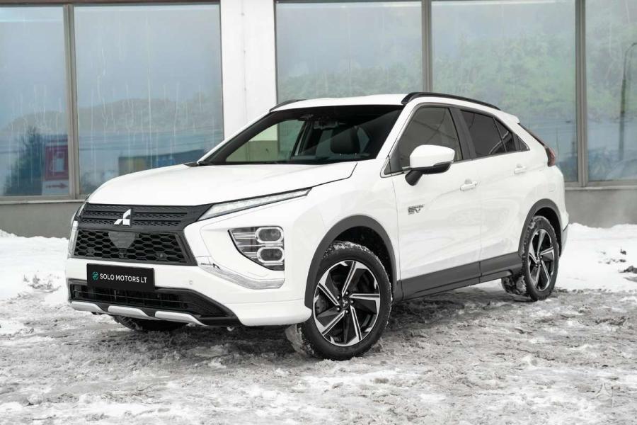 White Mitsubishi Eclipse Cross 2022 in Vilnius, with an engine capacity of 2.36 L and mileage of 40 thousand km for 21950 €, photo 7 on AUTOMOTO.COM.LV
