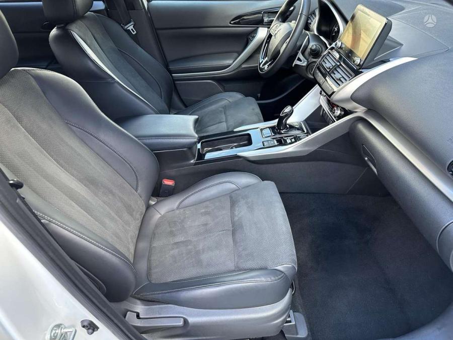 White Mitsubishi Eclipse Cross 2023 in Vilnius, with an engine capacity of 2.40 L and mileage of 118 thousand km for 21550 €, photo 5 on AUTOMOTO.COM.LV