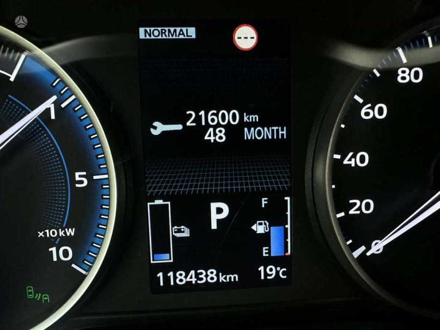 White Mitsubishi Eclipse Cross 2023 in Vilnius, with an engine capacity of 2.40 L and mileage of 118 thousand km for 21550 €, photo 9 on AUTOMOTO.COM.LV