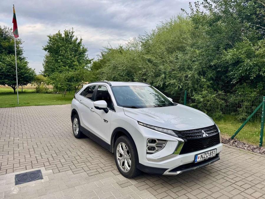 Balts Mitsubishi Eclipse Cross 2022 Kauņa, ar dzinēja tilpumu 2.36 L un nobraukumu 99 tūkst. km par 20450 €, foto 3 vietnē AUTOMOTO.COM.LV
