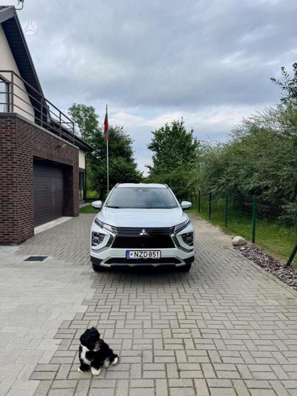 White Mitsubishi Eclipse Cross 2022 in Kaunas, with an engine capacity of 2.36 L and mileage of 99 thousand km for 20450 €, photo 3 on AUTOMOTO.COM.LV