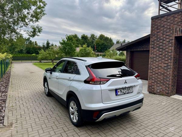 White Mitsubishi Eclipse Cross 2022 in Kaunas, with an engine capacity of 2.36 L and mileage of 99 thousand km for 20450 €, photo 6 on AUTOMOTO.COM.LV