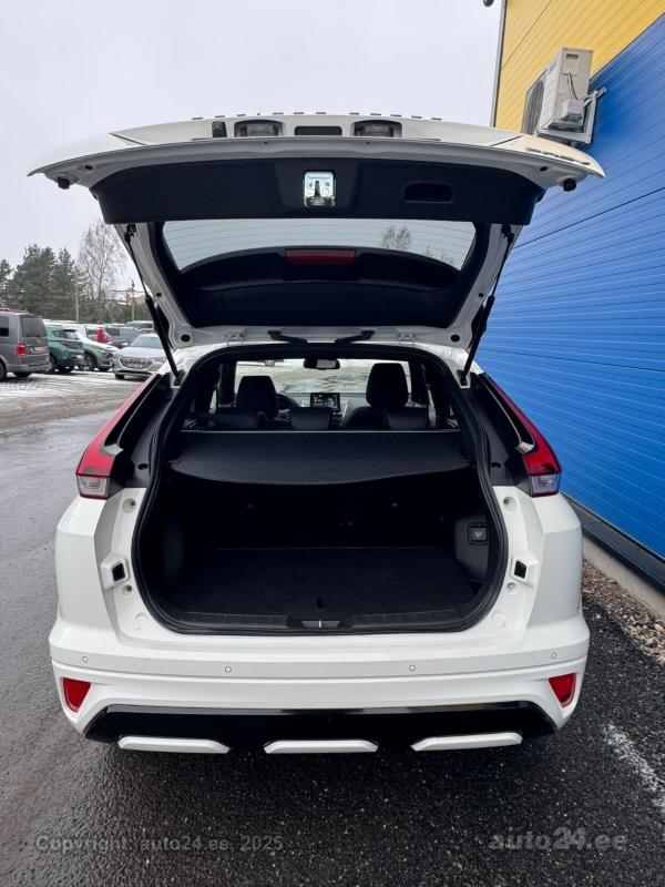 White Mitsubishi Eclipse Cross 2022 in Tartu, with an engine capacity of 2.40 L and mileage of 78 thousand km for 21900 €, photo 11 on AUTOMOTO.COM.LV