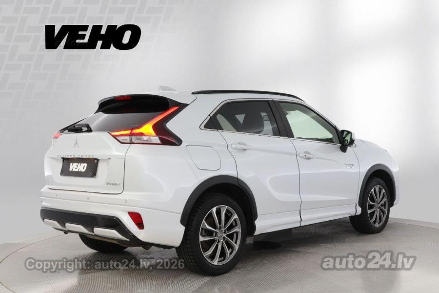 Balts Mitsubishi Eclipse Cross 2022 Tallina, ar dzinēja tilpumu 2.40 L un nobraukumu 51 tūkst. km par 23900 €, foto 3 vietnē AUTOMOTO.COM.LV