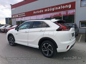 White Mitsubishi Eclipse Cross 2022 in Tallinn, with an engine capacity of 2.40 L and mileage of 80 thousand km for 26990 €, photo 3 on AUTOMOTO.COM.LV
