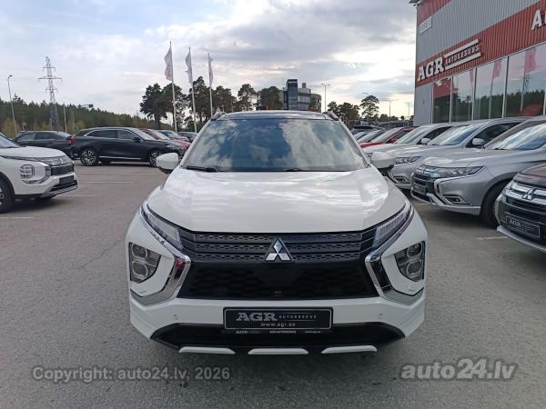 Balts Mitsubishi Eclipse Cross 2022 Tallina, ar dzinēja tilpumu 2.40 L un nobraukumu 80 tūkst. km par 26990 €, foto 3 vietnē AUTOMOTO.COM.LV