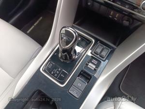 White Mitsubishi Eclipse Cross 2022 in Tallinn, with an engine capacity of 2.40 L and mileage of 80 thousand km for 26990 €, photo 7 on AUTOMOTO.COM.LV