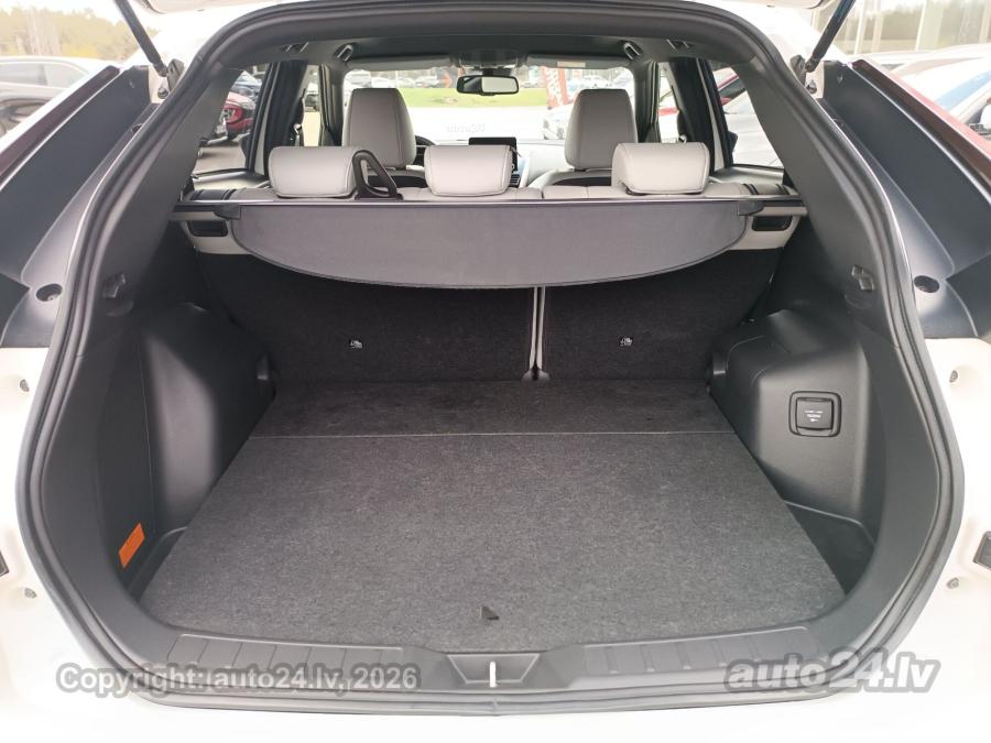 White Mitsubishi Eclipse Cross 2022 in Tallinn, with an engine capacity of 2.40 L and mileage of 80 thousand km for 26990 €, photo 11 on AUTOMOTO.COM.LV