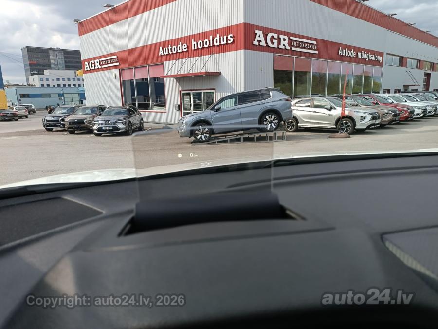 White Mitsubishi Eclipse Cross 2022 in Tallinn, with an engine capacity of 2.40 L and mileage of 80 thousand km for 26990 €, photo 19 on AUTOMOTO.COM.LV