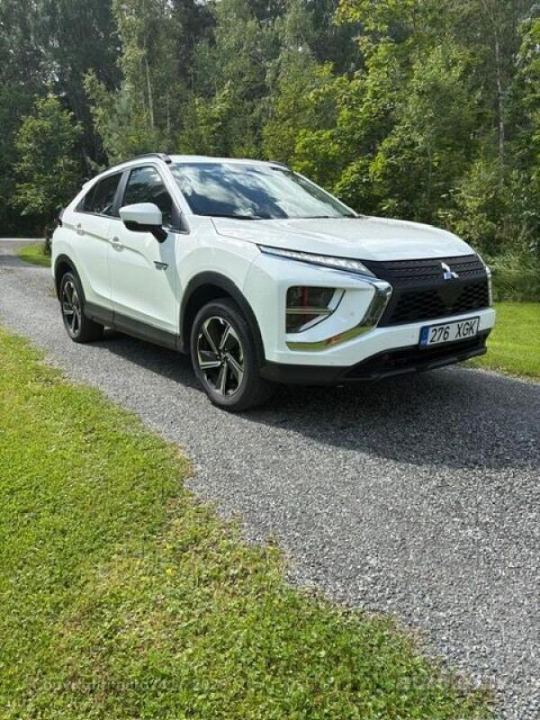 White Mitsubishi Eclipse Cross 2022 in Tallinn, with an engine capacity of 2.40 L and mileage of 45 thousand km for 18500 €, photo 1 on AUTOMOTO.COM.LV