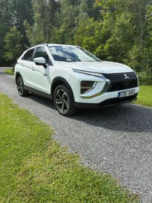 Balts Mitsubishi Eclipse Cross 2022 Tallina, ar dzinēja tilpumu 2.40 L un nobraukumu 45 tūkst. km par 18500 €, foto  vietnē AUTOMOTO.COM.LV