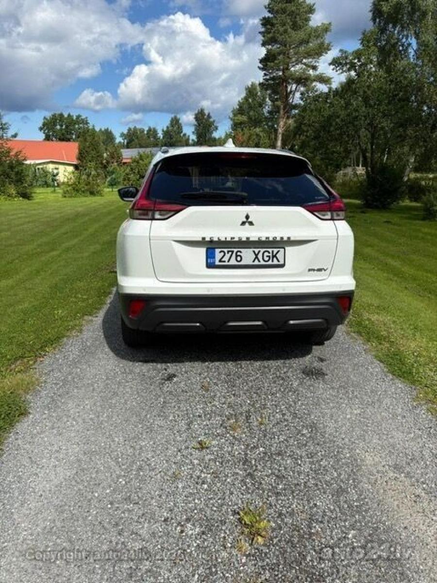 Balts Mitsubishi Eclipse Cross 2022 Tallina, ar dzinēja tilpumu 2.40 L un nobraukumu 45 tūkst. km par 18500 €, foto 4 vietnē AUTOMOTO.COM.LV