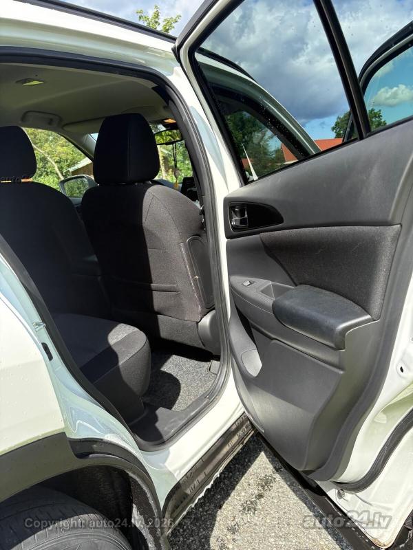 White Mitsubishi Eclipse Cross 2022 in Tallinn, with an engine capacity of 2.40 L and mileage of 45 thousand km for 18500 €, photo 8 on AUTOMOTO.COM.LV