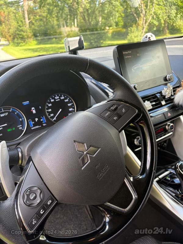 White Mitsubishi Eclipse Cross 2022 in Tallinn, with an engine capacity of 2.40 L and mileage of 45 thousand km for 18500 €, photo 9 on AUTOMOTO.COM.LV