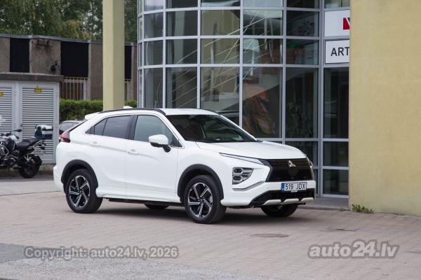 Mitsubishi Eclipse Cross 2022 in Tallinn on AUTOMOTO.COM.LV White Mitsubishi Eclipse Cross 2022 in Tallinn, with an engine capacity of 2.40 L and mileage of 40 thousand km for 20990 €, photo 3 on AUTOMOTO.COM.LV