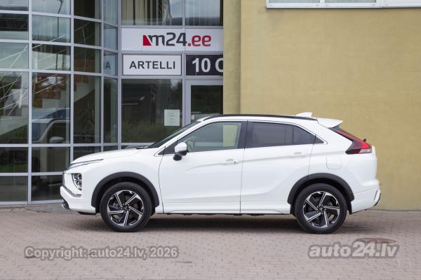 Mitsubishi Eclipse Cross 2022 in Tallinn on AUTOMOTO.COM.LV White Mitsubishi Eclipse Cross 2022 in Tallinn, with an engine capacity of 2.40 L and mileage of 40 thousand km for 20990 €, photo 7 on AUTOMOTO.COM.LV