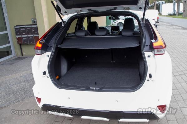 Mitsubishi Eclipse Cross 2022 in Tallinn on AUTOMOTO.COM.LV White Mitsubishi Eclipse Cross 2022 in Tallinn, with an engine capacity of 2.40 L and mileage of 40 thousand km for 20990 €, photo 10 on AUTOMOTO.COM.LV