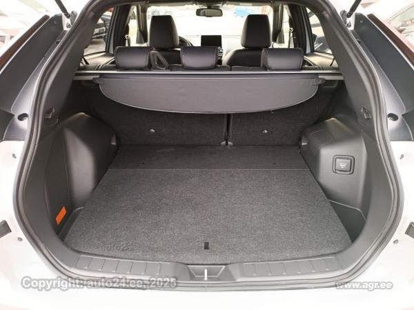 White Mitsubishi Eclipse Cross 2025 in Tallinn, with an engine capacity of 2.40 L and mileage of 10 thousand km for 38900 €, photo 11 on AUTOMOTO.COM.LV