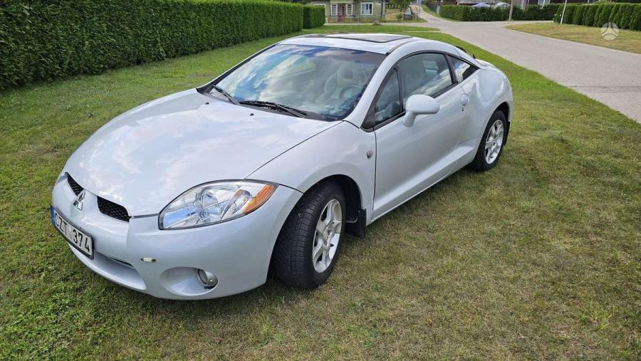 Pelēks Mitsubishi Eclipse 2006 Viļņa, ar dzinēja tilpumu 2.38 L un nobraukumu 166 tūkst. km par 3000 €, foto 4 vietnē AUTOMOTO.COM.LV