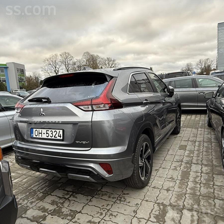 Grey Mitsubishi Eclipse 2024 in Riga, with an engine capacity of 2.40 L and mileage of 38 thousand km for 22900 €, photo 2 on AUTOMOTO.COM.LV