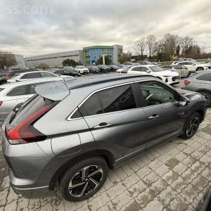 Grey Mitsubishi Eclipse 2024 in Riga, with an engine capacity of 2.40 L and mileage of 38 thousand km for 22900 €, photo 3 on AUTOMOTO.COM.LV