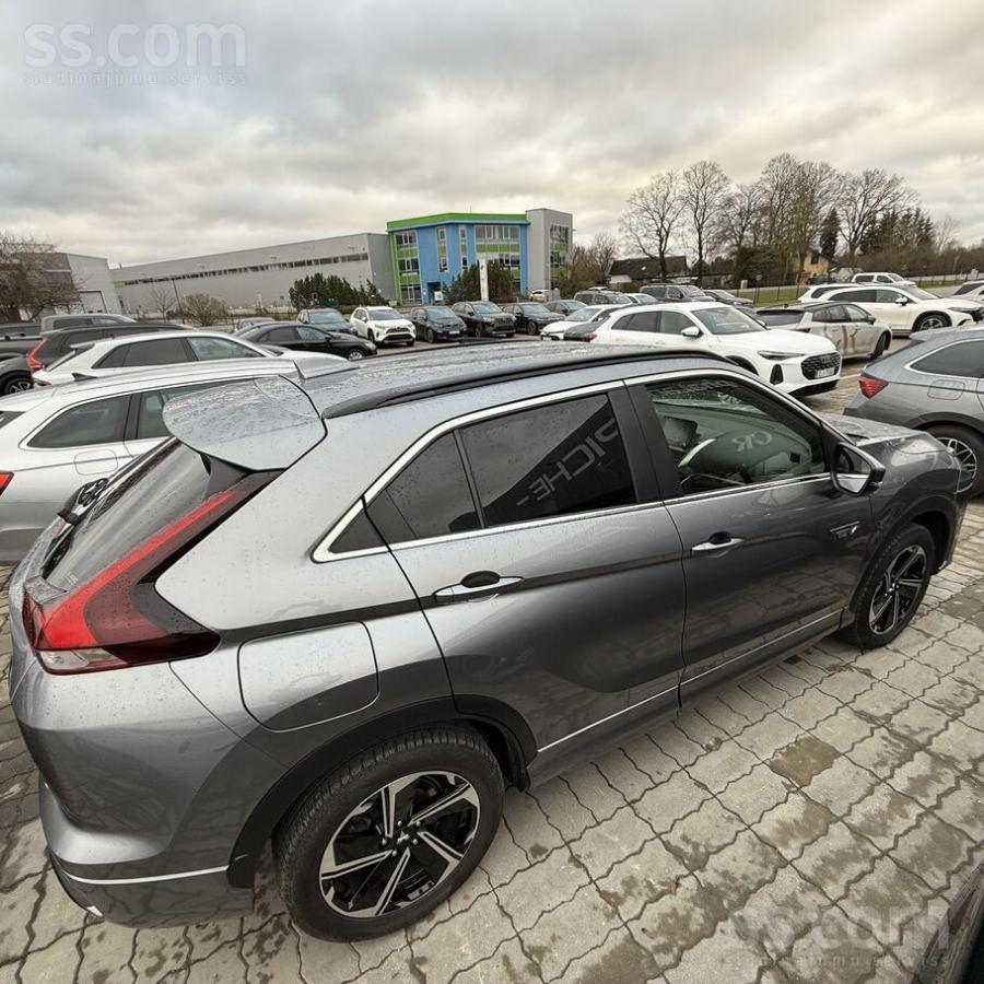 Grey Mitsubishi Eclipse 2024 in Riga, with an engine capacity of 2.40 L and mileage of 38 thousand km for 22900 €, photo 3 on AUTOMOTO.COM.LV