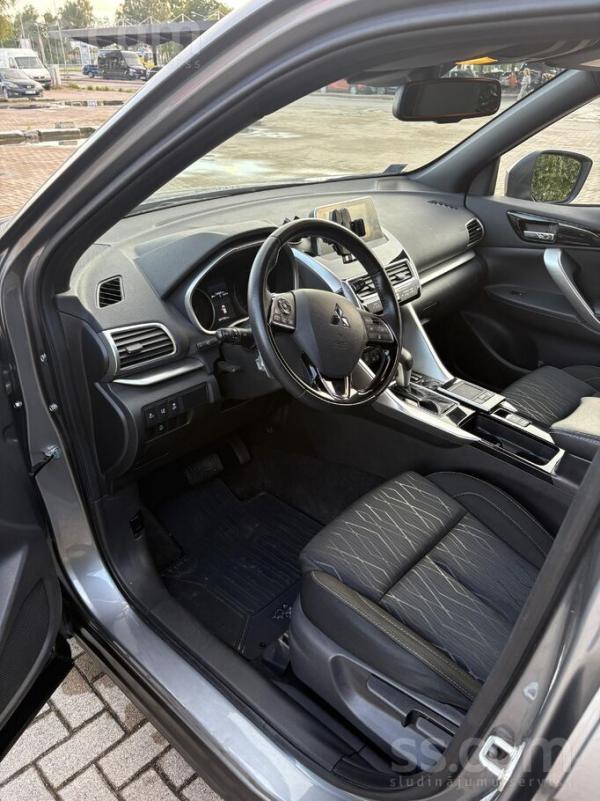 Pelēks Mitsubishi Eclipse 2022 Rīga, ar dzinēja tilpumu 1.50 L un nobraukumu 45 tūkst. km par 16500 €, foto 6 vietnē AUTOMOTO.COM.LV