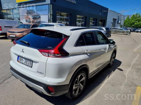 Balts Mitsubishi Eclipse 2022 Rīga, ar dzinēja tilpumu 2.40 L un nobraukumu 70 tūkst. km par 18400 €, foto 2 vietnē AUTOMOTO.COM.LV