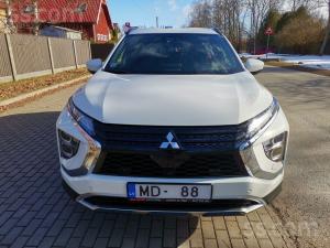 Белый Мицубиси Эклипс 2022 в Рига, объемом двигателя 2.40 л и пробегом 42 тыс. км за 25900 €, фото  на AUTOMOTO.COM.LV