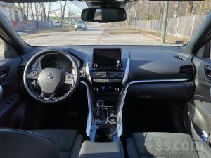 White Mitsubishi Eclipse 2022 in Riga, with an engine capacity of 2.40 L and mileage of 42 thousand km for 25900 €, photo 3 on AUTOMOTO.COM.LV