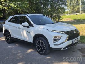 Balts Mitsubishi Eclipse 2022 Rīga, ar dzinēja tilpumu 2.40 L un nobraukumu 45 tūkst. km par 24500 €, foto 3 vietnē AUTOMOTO.COM.LV