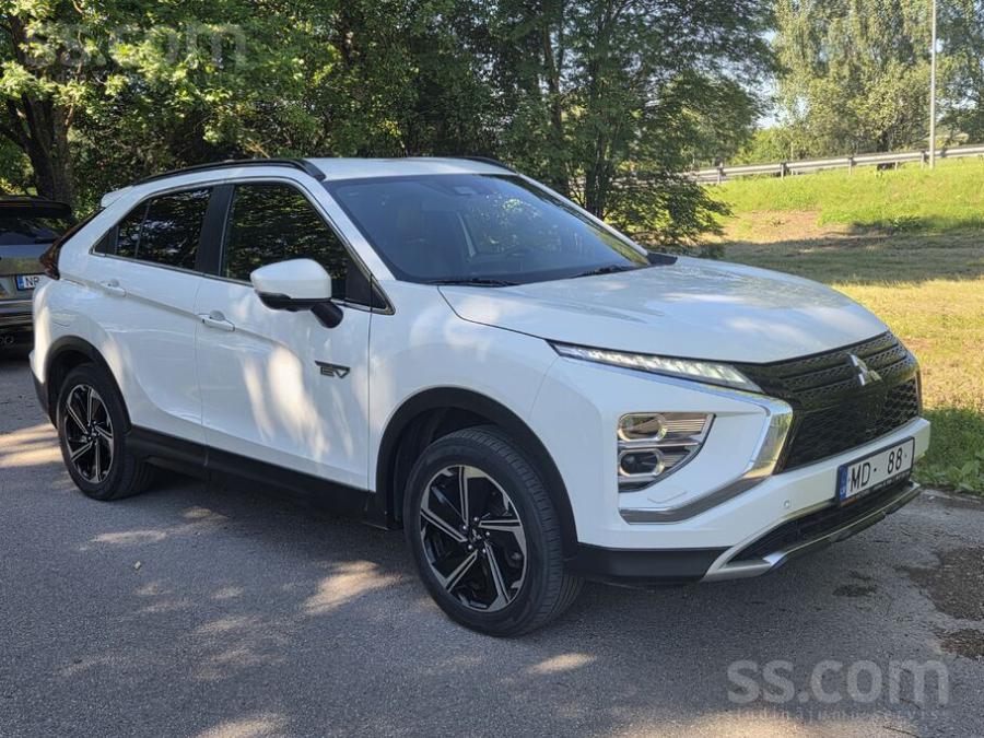 Balts Mitsubishi Eclipse 2022 Rīga, ar dzinēja tilpumu 2.40 L un nobraukumu 45 tūkst. km par 24500 €, foto 3 vietnē AUTOMOTO.COM.LV