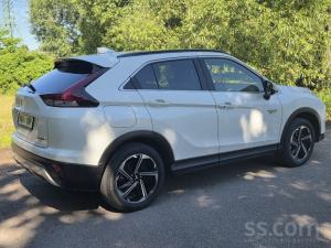 Balts Mitsubishi Eclipse 2022 Rīga, ar dzinēja tilpumu 2.40 L un nobraukumu 45 tūkst. km par 24500 €, foto 4 vietnē AUTOMOTO.COM.LV