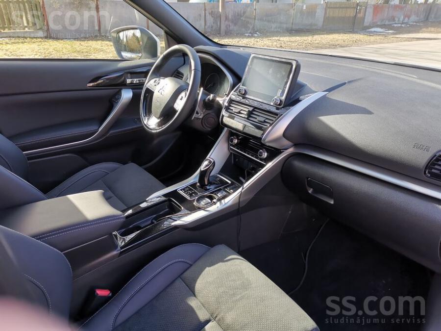 Balts Mitsubishi Eclipse 2022 Rīga, ar dzinēja tilpumu 2.40 L un nobraukumu 45 tūkst. km par 24500 €, foto 5 vietnē AUTOMOTO.COM.LV
