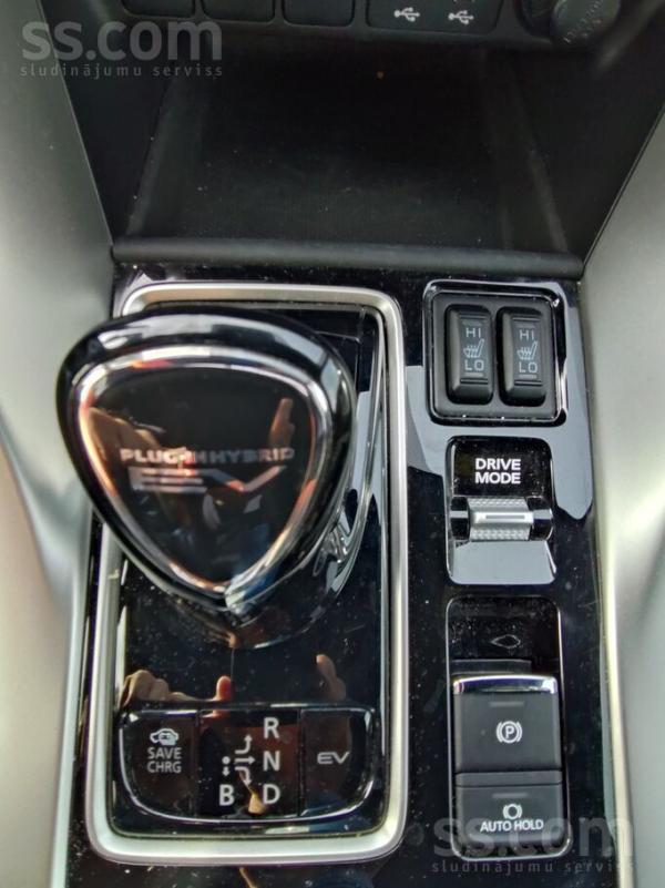White Mitsubishi Eclipse 2025 in Riga, with an engine capacity of 2.40 L and mileage of 28 thousand km for 21990 €, photo 11 on AUTOMOTO.COM.LV