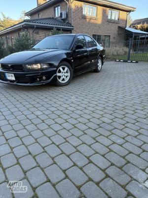 Melns Mitsubishi Galant 2001 Viļņa, ar dzinēja tilpumu 2.50 L un nobraukumu 220 tūkst. km par 2222 €, foto  vietnē AUTOMOTO.COM.LV
