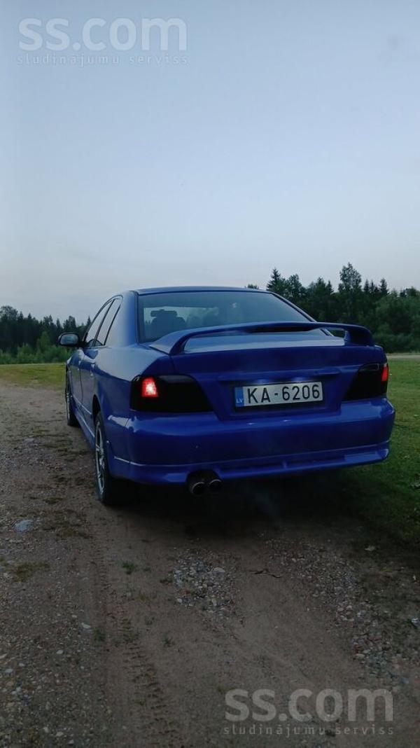 Blue Mitsubishi Galant 2001 in Cesis, with an engine capacity of 2.50 L and mileage of 350 thousand km for 3100 €, photo 4 on AUTOMOTO.COM.LV
