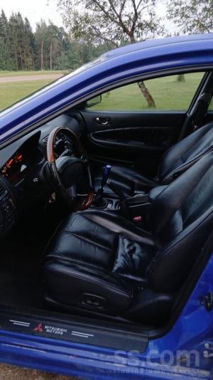 Zils Mitsubishi Galant 2001 Cēsis, ar dzinēja tilpumu 2.50 L un nobraukumu 350 tūkst. km par 3100 €, foto 6 vietnē AUTOMOTO.COM.LV