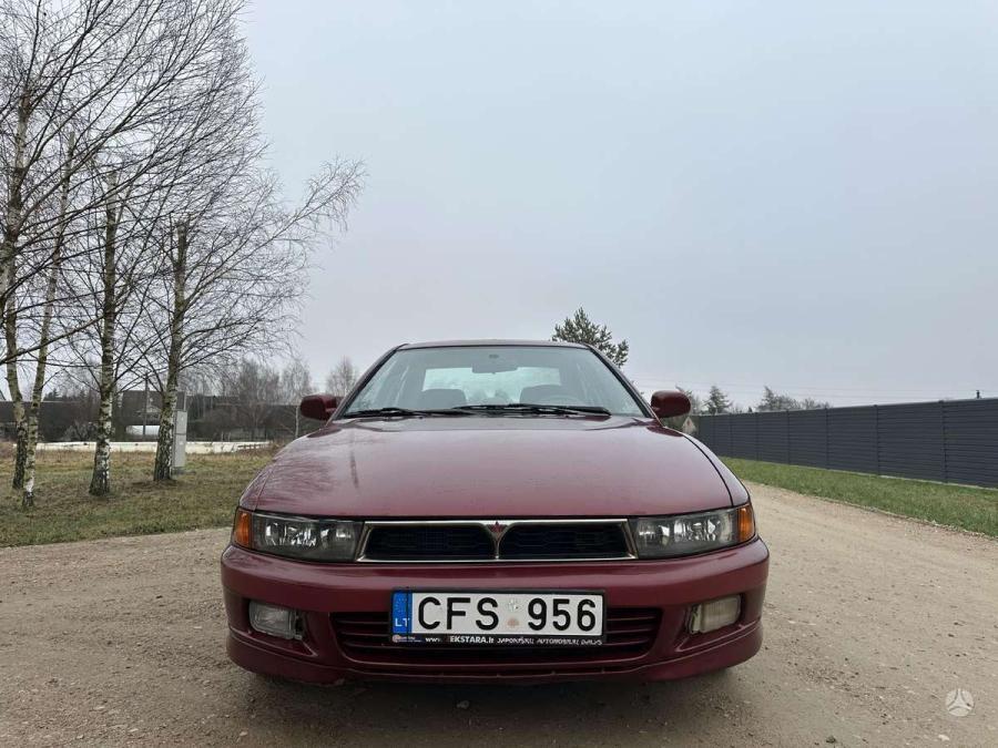 Red Mitsubishi Galant 1997 in Vilnius, with an engine capacity of 2.00 L and mileage of 257 thousand km for 1750 €, photo 1 on AUTOMOTO.COM.LV